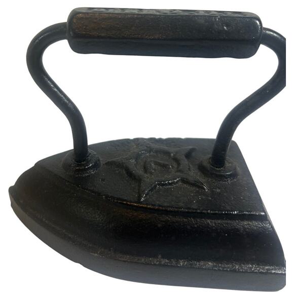 Howell | Accents | Antique Clothes Sad Iron Howell Geneva Illinois Star ...